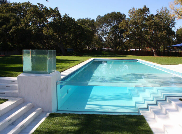 What should be noted when using acrylic swimming pools? - arrispanel
